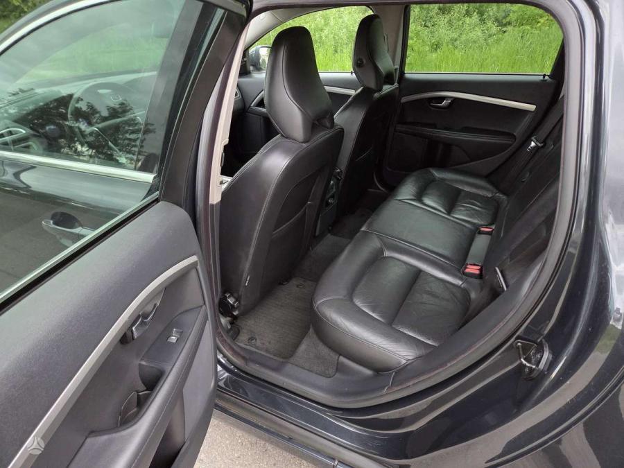 Grey Volvo V70 2012 in Kaunas, with an engine capacity of 1.98 L and mileage of 269 thousand km for 6650 €, photo 12 on AUTOMOTO.COM.LV