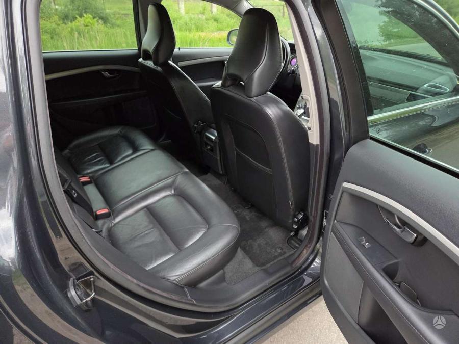 Grey Volvo V70 2012 in Kaunas, with an engine capacity of 1.98 L and mileage of 269 thousand km for 6650 €, photo 13 on AUTOMOTO.COM.LV
