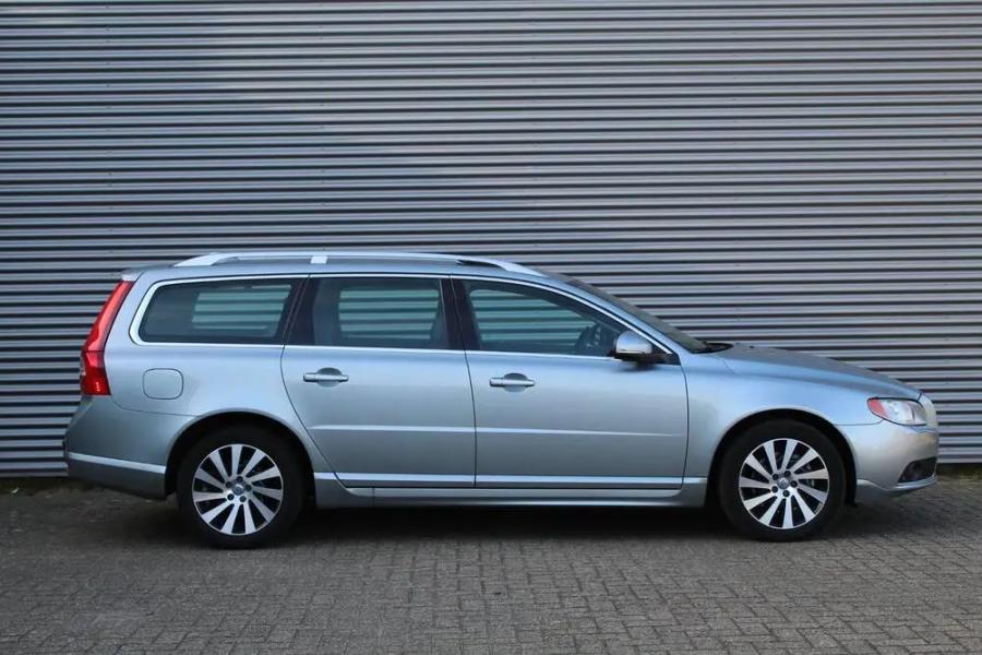 Pelēks Volvo V70 2012 Jūrmala, ar dzinēja tilpumu 2.00 L un nobraukumu 352 tūkst. km par 6995 €, foto 5 vietnē AUTOMOTO.COM.LV