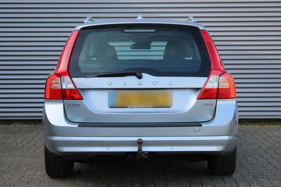 Pelēks Volvo V70 2012 Jūrmala, ar dzinēja tilpumu 2.00 L un nobraukumu 352 tūkst. km par 6995 €, foto 6 vietnē AUTOMOTO.COM.LV
