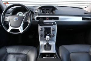 Pelēks Volvo V70 2012 Jūrmala, ar dzinēja tilpumu 2.00 L un nobraukumu 352 tūkst. km par 6995 €, foto 9 vietnē AUTOMOTO.COM.LV