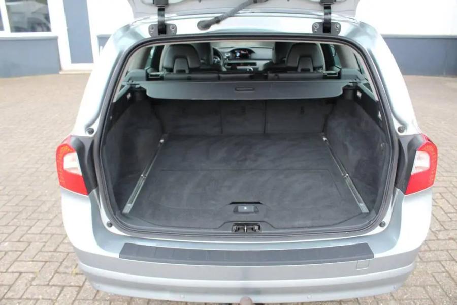 Pelēks Volvo V70 2012 Jūrmala, ar dzinēja tilpumu 2.00 L un nobraukumu 352 tūkst. km par 6995 €, foto 14 vietnē AUTOMOTO.COM.LV