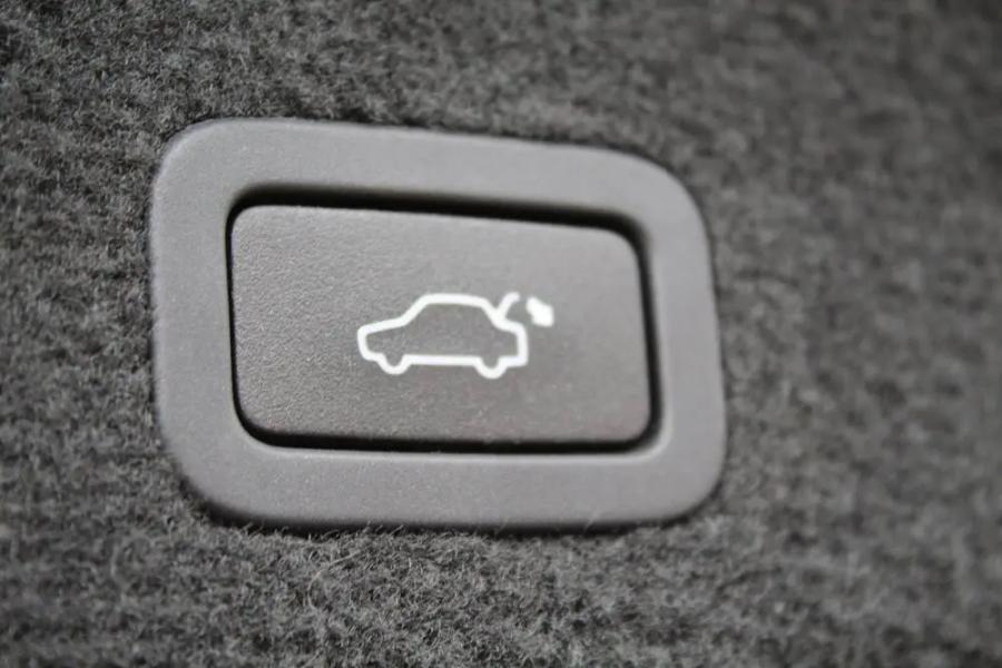 Pelēks Volvo V70 2012 Jūrmala, ar dzinēja tilpumu 2.00 L un nobraukumu 352 tūkst. km par 6995 €, foto 15 vietnē AUTOMOTO.COM.LV