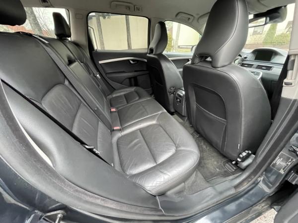 Grey Volvo V70 2012 in Riga, with an engine capacity of 2.00 L and mileage of 265 thousand km for 6900 €, photo 9 on AUTOMOTO.COM.LV