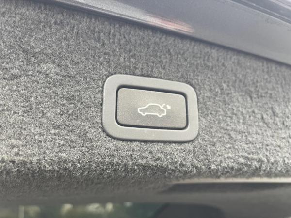Grey Volvo V70 2012 in Riga, with an engine capacity of 2.00 L and mileage of 265 thousand km for 6900 €, photo 10 on AUTOMOTO.COM.LV