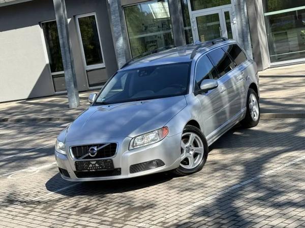 Pelēks Volvo V70 2012 Jūrmala, ar dzinēja tilpumu 2.00 L un nobraukumu 250 tūkst. km par 4950 €, foto 1 vietnē AUTOMOTO.COM.LV