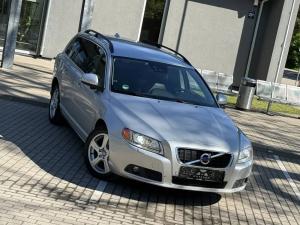 Grey Volvo V70 2012 in Jurmala, with an engine capacity of 2.00 L and mileage of 250 thousand km for 4950 €, photo 3 on AUTOMOTO.COM.LV