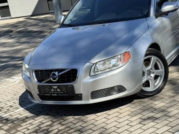 Pelēks Volvo V70 2012 Jūrmala, ar dzinēja tilpumu 2.00 L un nobraukumu 250 tūkst. km par 4950 €, foto 3 vietnē AUTOMOTO.COM.LV