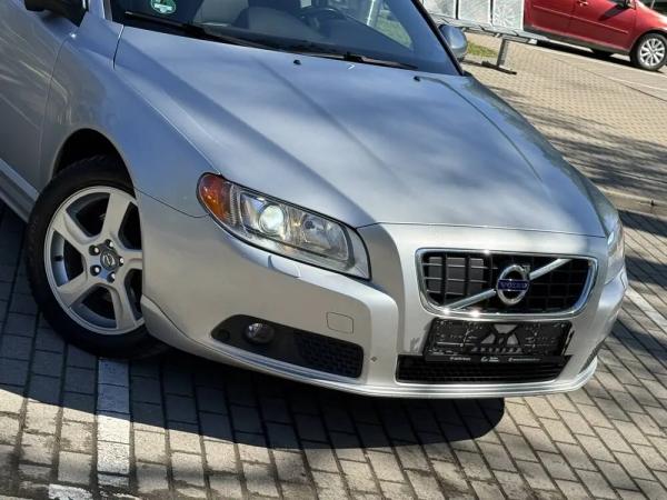 Pelēks Volvo V70 2012 Jūrmala, ar dzinēja tilpumu 2.00 L un nobraukumu 250 tūkst. km par 4950 €, foto 4 vietnē AUTOMOTO.COM.LV