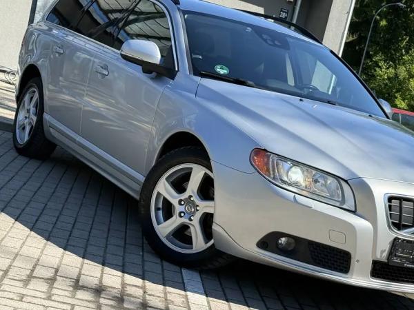 Pelēks Volvo V70 2012 Jūrmala, ar dzinēja tilpumu 2.00 L un nobraukumu 250 tūkst. km par 4950 €, foto 6 vietnē AUTOMOTO.COM.LV