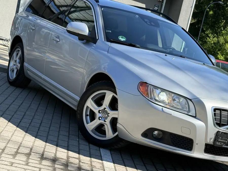Grey Volvo V70 2012 in Jurmala, with an engine capacity of 2.00 L and mileage of 250 thousand km for 4950 €, photo 7 on AUTOMOTO.COM.LV