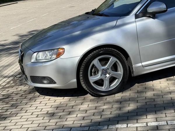 Pelēks Volvo V70 2012 Jūrmala, ar dzinēja tilpumu 2.00 L un nobraukumu 250 tūkst. km par 4950 €, foto 9 vietnē AUTOMOTO.COM.LV