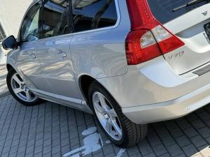 Grey Volvo V70 2012 in Jurmala, with an engine capacity of 2.00 L and mileage of 250 thousand km for 4950 €, photo 18 on AUTOMOTO.COM.LV