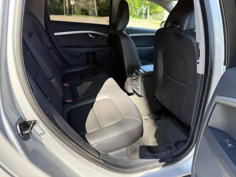 Grey Volvo V70 2012 in Jurmala, with an engine capacity of 2.00 L and mileage of 250 thousand km for 4950 €, photo 23 on AUTOMOTO.COM.LV