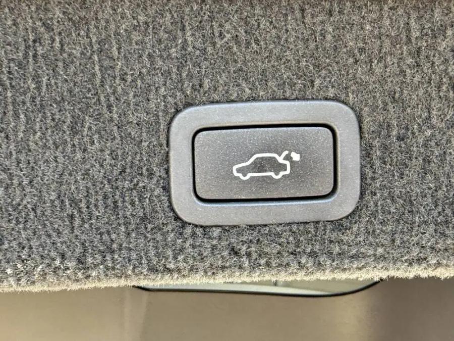 Grey Volvo V70 2012 in Jurmala, with an engine capacity of 2.00 L and mileage of 250 thousand km for 4950 €, photo 27 on AUTOMOTO.COM.LV