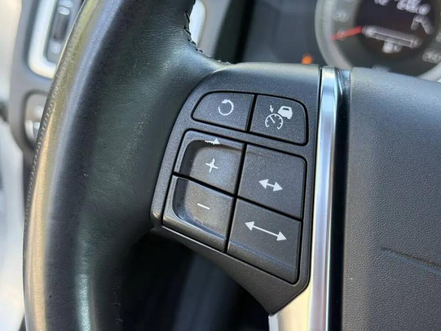 Grey Volvo V70 2012 in Jurmala, with an engine capacity of 2.00 L and mileage of 250 thousand km for 4950 €, photo 30 on AUTOMOTO.COM.LV