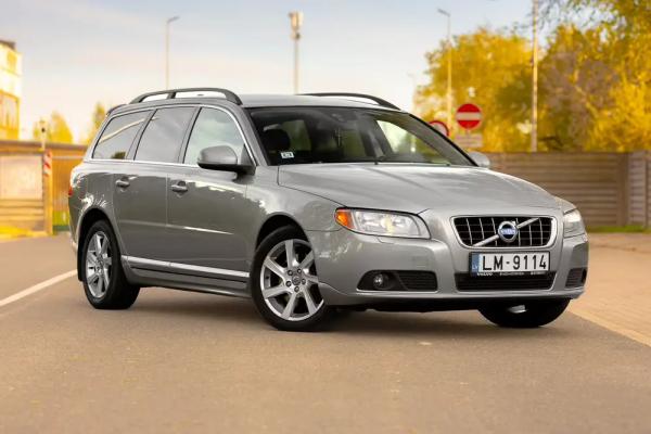 Pelēks Volvo V70 2012 Jelgava, ar dzinēja tilpumu 2.00 L un nobraukumu 446 tūkst. km par 5200 €, foto 2 vietnē AUTOMOTO.COM.LV