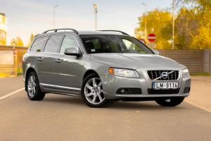 Pelēks Volvo V70 2012 Jelgava, ar dzinēja tilpumu 2.00 L un nobraukumu 446 tūkst. km par 5200 €, foto 3 vietnē AUTOMOTO.COM.LV