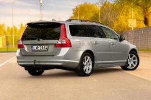 Pelēks Volvo V70 2012 Jelgava, ar dzinēja tilpumu 2.00 L un nobraukumu 446 tūkst. km par 5200 €, foto 6 vietnē AUTOMOTO.COM.LV