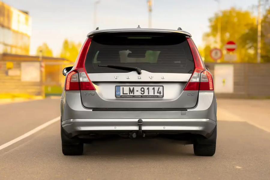 Pelēks Volvo V70 2012 Jelgava, ar dzinēja tilpumu 2.00 L un nobraukumu 446 tūkst. km par 5200 €, foto 7 vietnē AUTOMOTO.COM.LV