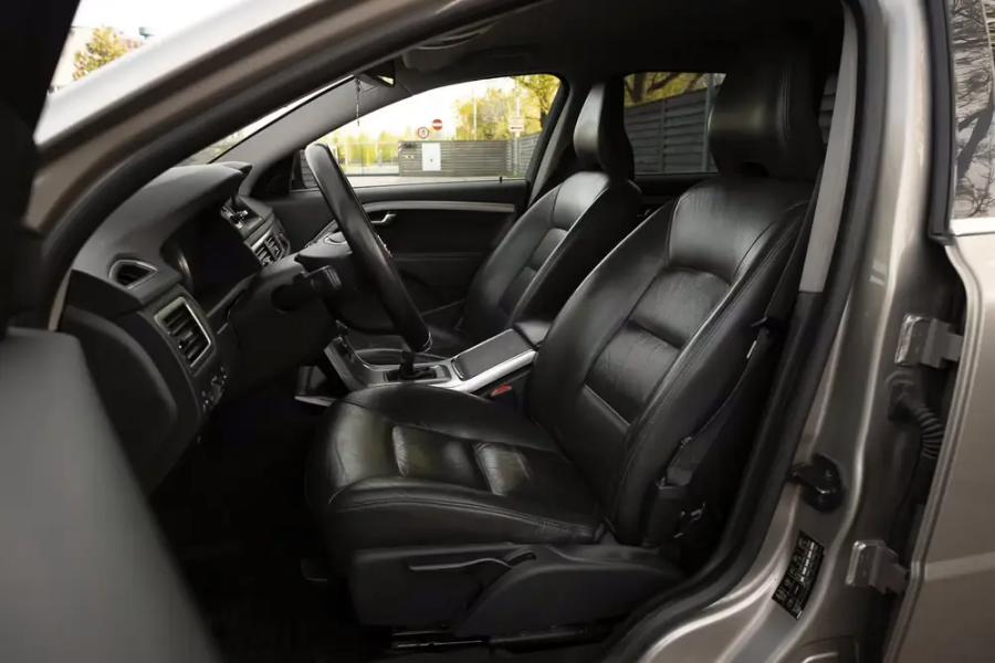 Pelēks Volvo V70 2012 Jelgava, ar dzinēja tilpumu 2.00 L un nobraukumu 446 tūkst. km par 5200 €, foto 11 vietnē AUTOMOTO.COM.LV