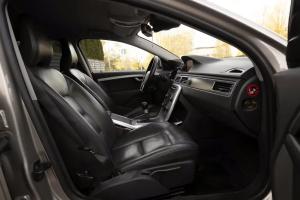 Pelēks Volvo V70 2012 Jelgava, ar dzinēja tilpumu 2.00 L un nobraukumu 446 tūkst. km par 5200 €, foto 12 vietnē AUTOMOTO.COM.LV