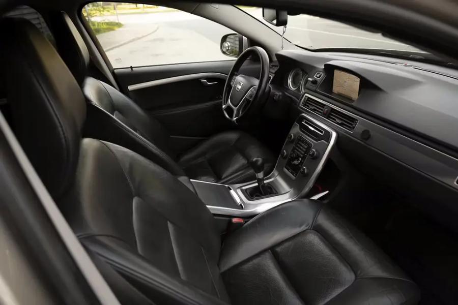 Pelēks Volvo V70 2012 Jelgava, ar dzinēja tilpumu 2.00 L un nobraukumu 446 tūkst. km par 5200 €, foto 13 vietnē AUTOMOTO.COM.LV