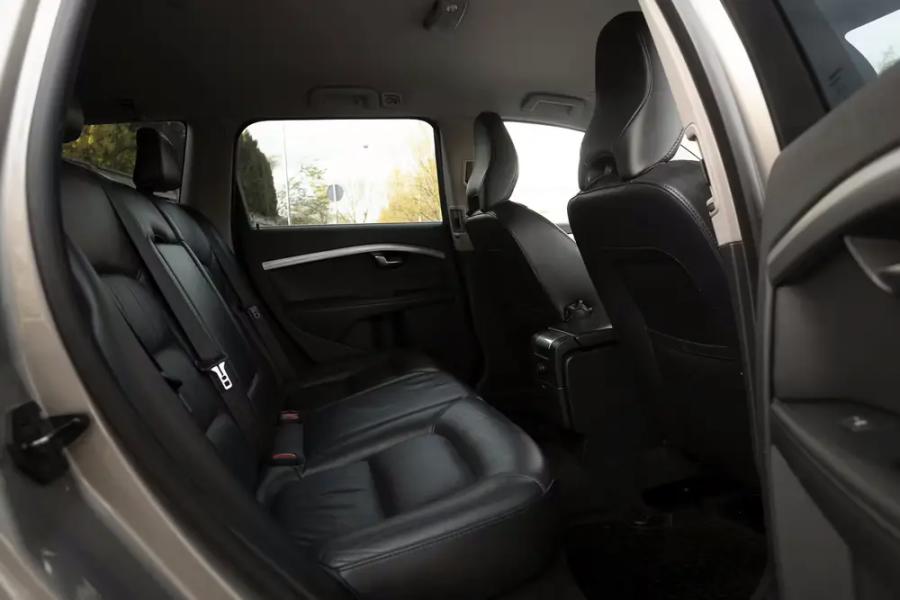 Pelēks Volvo V70 2012 Jelgava, ar dzinēja tilpumu 2.00 L un nobraukumu 446 tūkst. km par 5200 €, foto 17 vietnē AUTOMOTO.COM.LV
