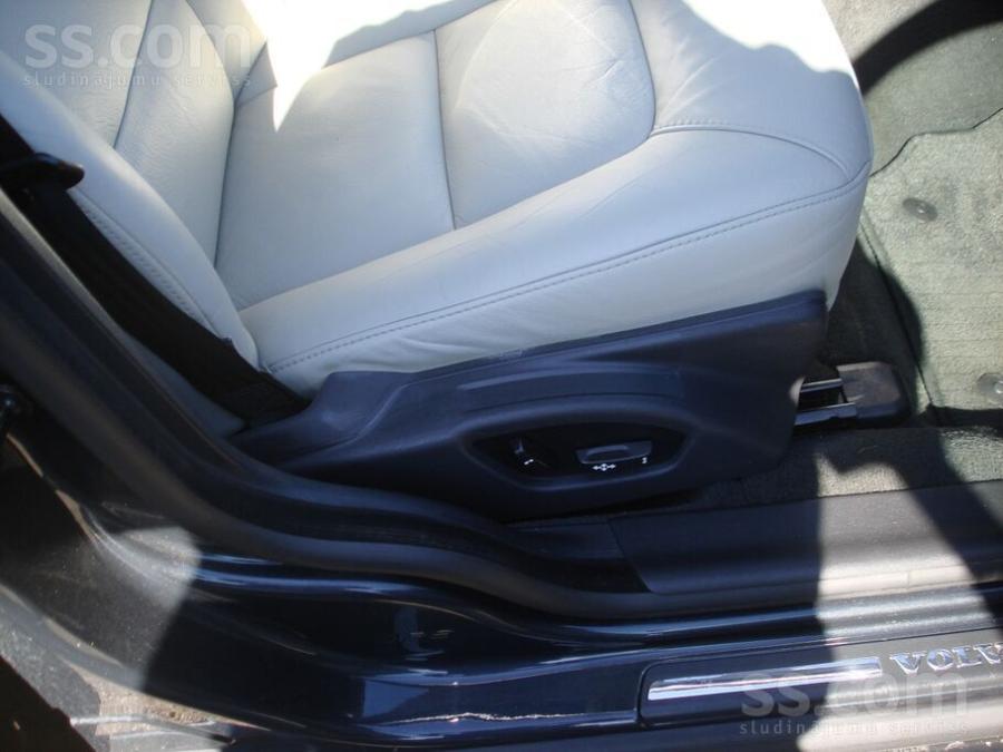 Grey Volvo V70 2012 in Jurmala, with an engine capacity of 2.00 L and mileage of 309 thousand km for 6290 €, photo 13 on AUTOMOTO.COM.LV
