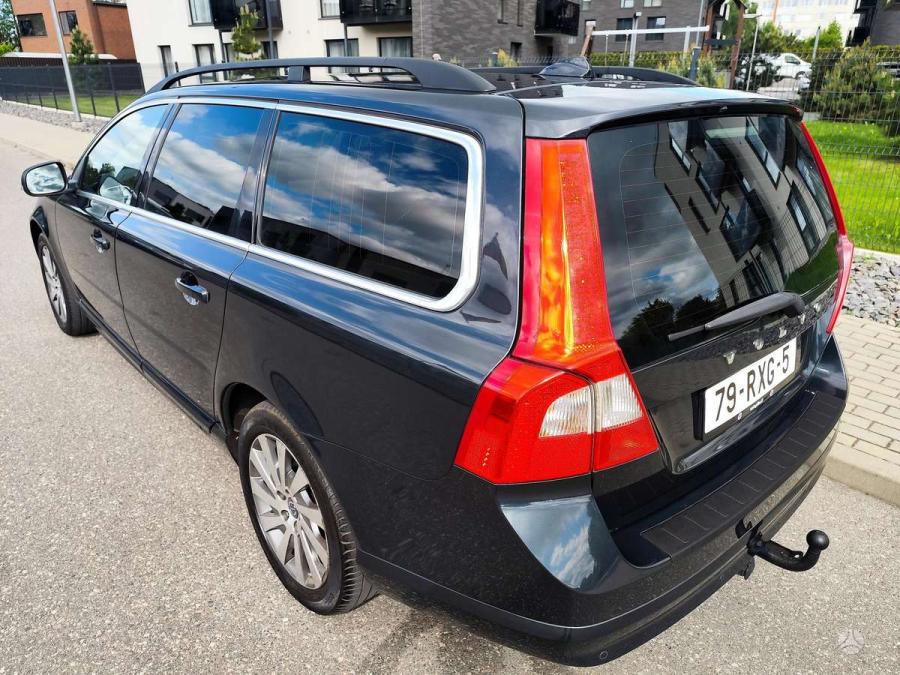 Grey Volvo V70 2012 in Kaunas, with an engine capacity of 1.98 L and mileage of 270 thousand km for 5495 €, photo 5 on AUTOMOTO.COM.LV