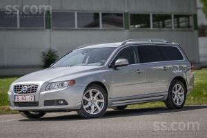 Grey Volvo V70 2012 in Tukums, with an engine capacity of 2.00 L and mileage of 318 thousand km for 6990 €, photo 3 on AUTOMOTO.COM.LV