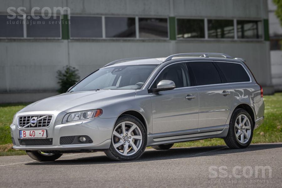 Grey Volvo V70 2012 in Tukums, with an engine capacity of 2.00 L and mileage of 318 thousand km for 6990 €, photo 3 on AUTOMOTO.COM.LV