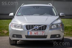Grey Volvo V70 2012 in Tukums, with an engine capacity of 2.00 L and mileage of 318 thousand km for 6990 €, photo 4 on AUTOMOTO.COM.LV