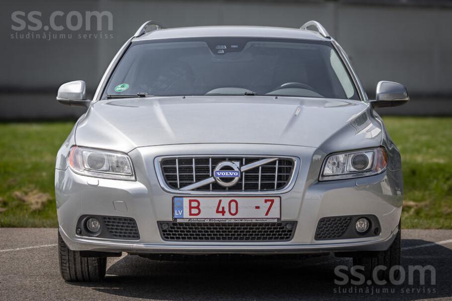 Grey Volvo V70 2012 in Tukums, with an engine capacity of 2.00 L and mileage of 318 thousand km for 6990 €, photo 4 on AUTOMOTO.COM.LV