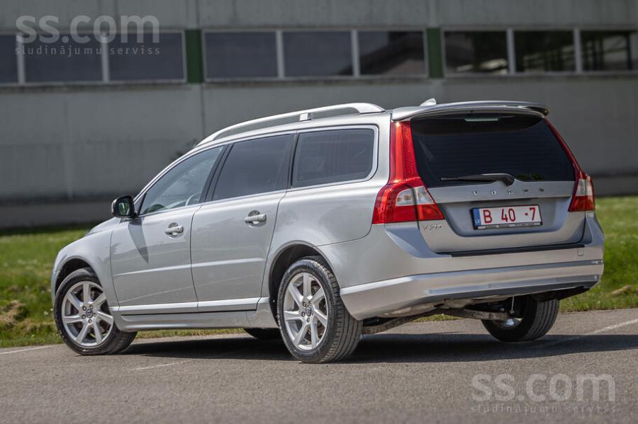 Grey Volvo V70 2012 in Tukums, with an engine capacity of 2.00 L and mileage of 318 thousand km for 6990 €, photo 9 on AUTOMOTO.COM.LV