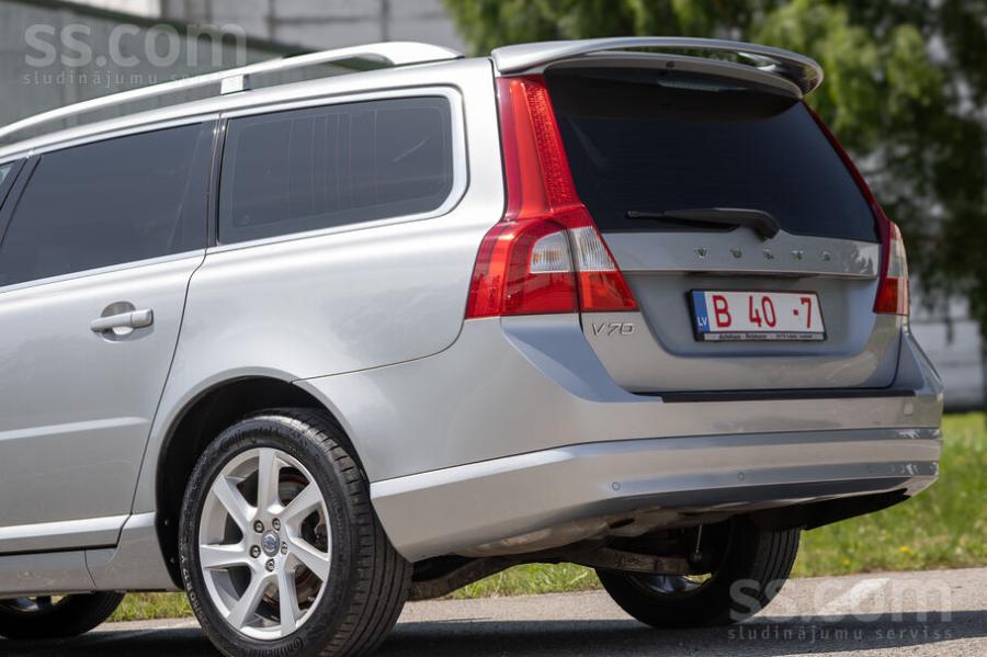 Grey Volvo V70 2012 in Tukums, with an engine capacity of 2.00 L and mileage of 318 thousand km for 6990 €, photo 10 on AUTOMOTO.COM.LV