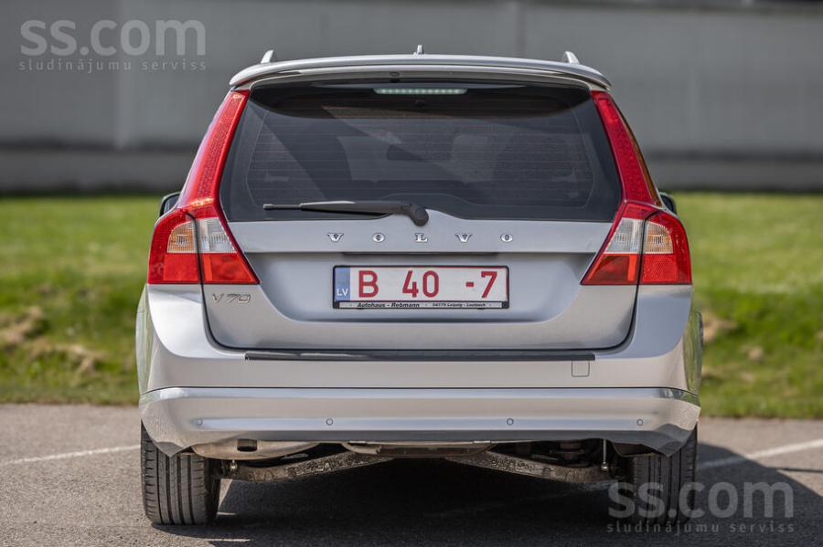 Grey Volvo V70 2012 in Tukums, with an engine capacity of 2.00 L and mileage of 318 thousand km for 6990 €, photo 12 on AUTOMOTO.COM.LV