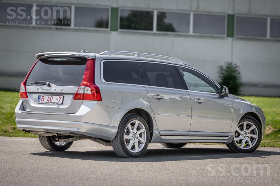 Grey Volvo V70 2012 in Tukums, with an engine capacity of 2.00 L and mileage of 318 thousand km for 6990 €, photo 13 on AUTOMOTO.COM.LV