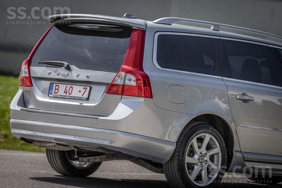 Grey Volvo V70 2012 in Tukums, with an engine capacity of 2.00 L and mileage of 318 thousand km for 6990 €, photo 14 on AUTOMOTO.COM.LV