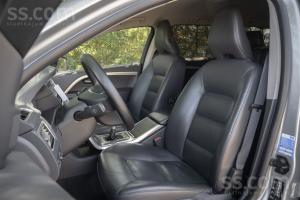 Grey Volvo V70 2012 in Tukums, with an engine capacity of 2.00 L and mileage of 318 thousand km for 6990 €, photo 15 on AUTOMOTO.COM.LV
