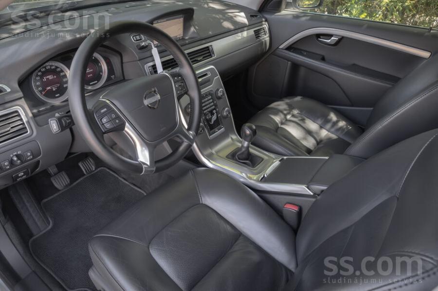 Grey Volvo V70 2012 in Tukums, with an engine capacity of 2.00 L and mileage of 318 thousand km for 6990 €, photo 17 on AUTOMOTO.COM.LV