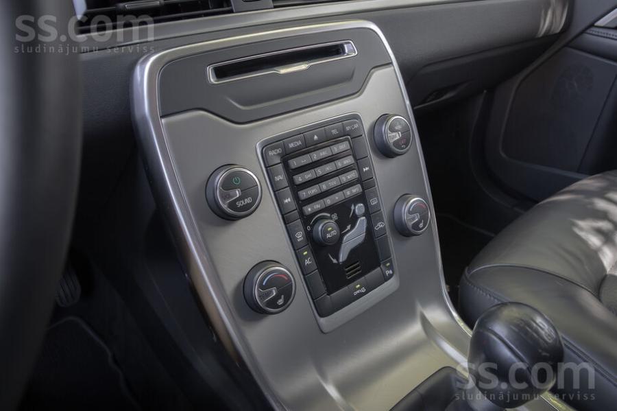 Grey Volvo V70 2012 in Tukums, with an engine capacity of 2.00 L and mileage of 318 thousand km for 6990 €, photo 24 on AUTOMOTO.COM.LV