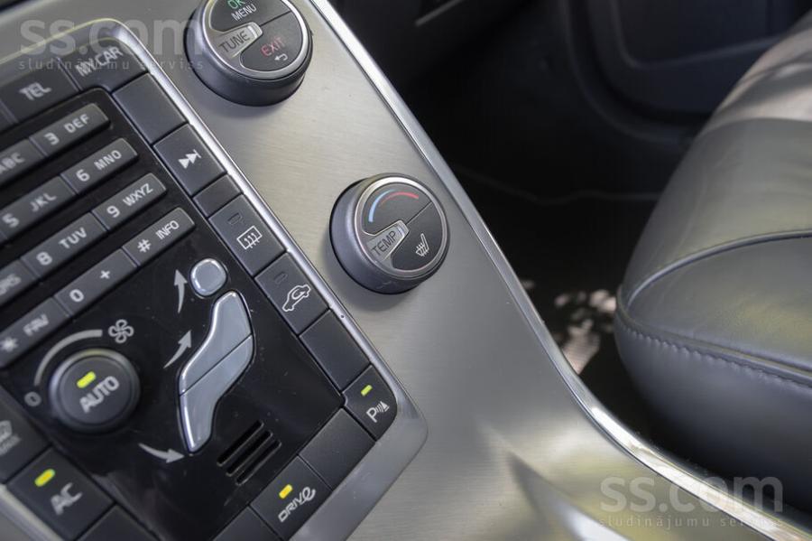 Grey Volvo V70 2012 in Tukums, with an engine capacity of 2.00 L and mileage of 318 thousand km for 6990 €, photo 25 on AUTOMOTO.COM.LV