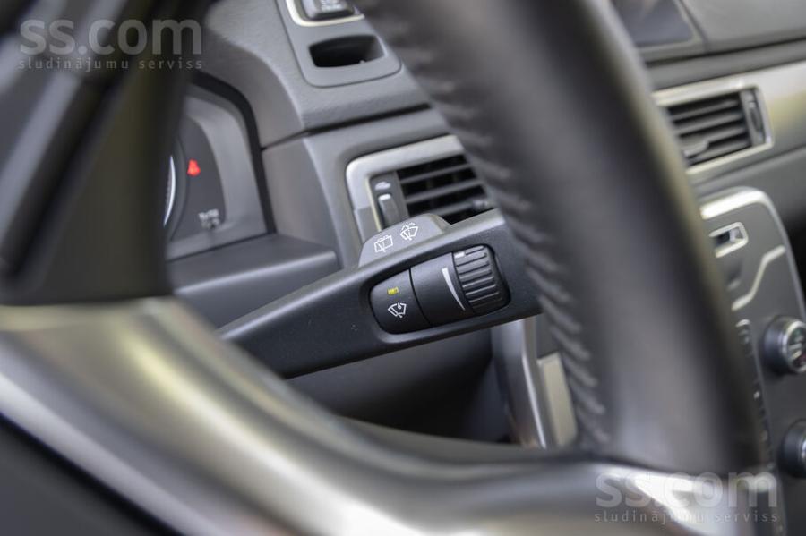 Grey Volvo V70 2012 in Tukums, with an engine capacity of 2.00 L and mileage of 318 thousand km for 6990 €, photo 32 on AUTOMOTO.COM.LV