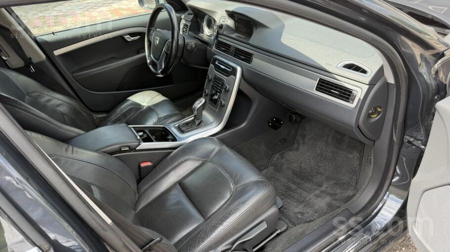 Pelēks Volvo V70 2012 Aizkraukle, ar dzinēja tilpumu 2.00 L un nobraukumu 209 tūkst. km par 5970 €, foto 10 vietnē AUTOMOTO.COM.LV