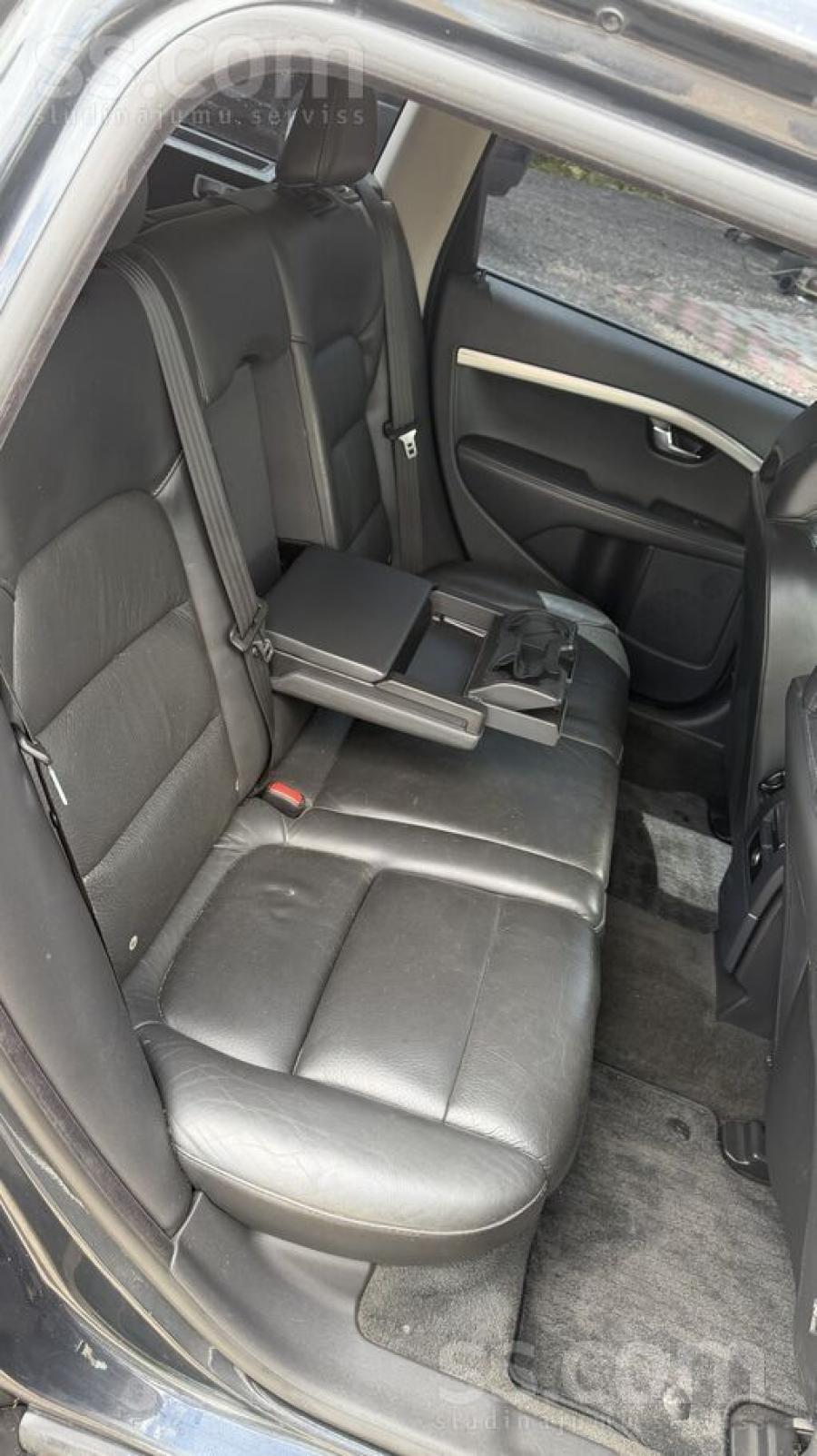 Pelēks Volvo V70 2012 Aizkraukle, ar dzinēja tilpumu 2.00 L un nobraukumu 209 tūkst. km par 5970 €, foto 14 vietnē AUTOMOTO.COM.LV