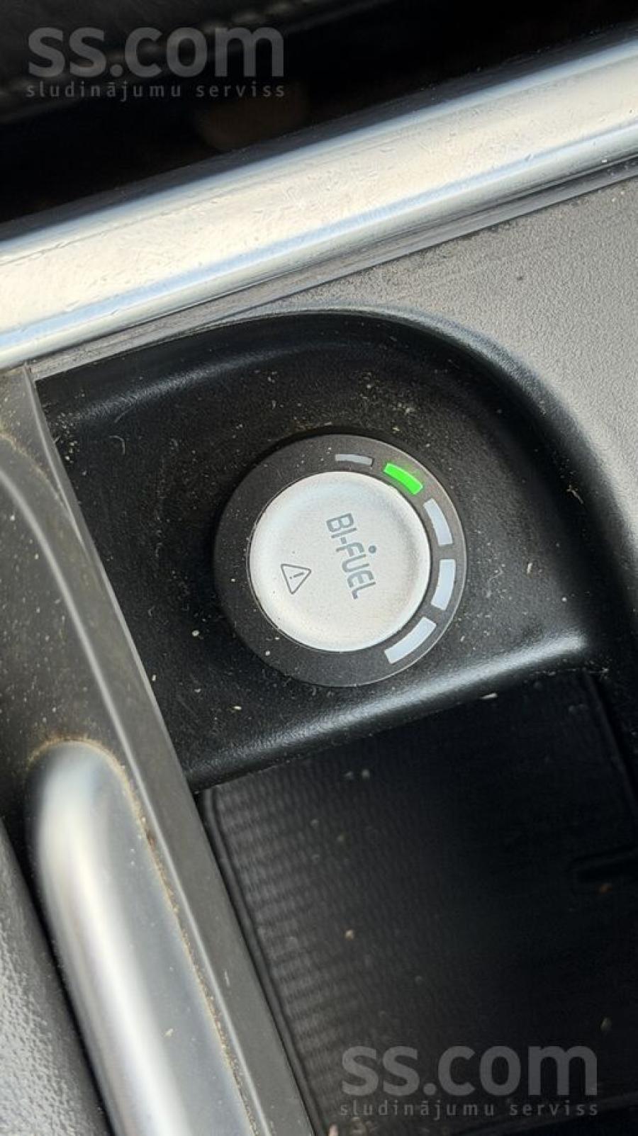 Pelēks Volvo V70 2012 Aizkraukle, ar dzinēja tilpumu 2.00 L un nobraukumu 209 tūkst. km par 5970 €, foto 17 vietnē AUTOMOTO.COM.LV
