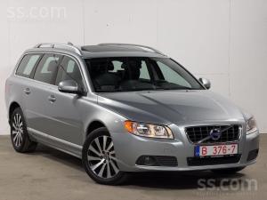 Grey Volvo V70 2012 in Jurmala, with an engine capacity of 2.00 L and mileage of 352 thousand km for 6995 €, photo 4 on AUTOMOTO.COM.LV