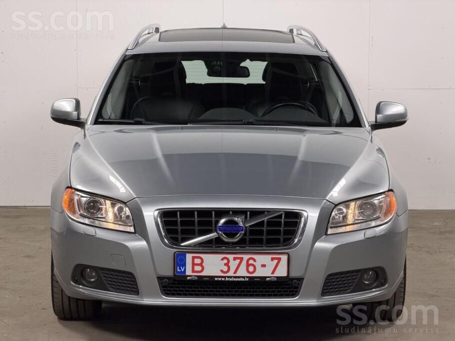 Grey Volvo V70 2012 in Jurmala, with an engine capacity of 2.00 L and mileage of 352 thousand km for 6995 €, photo 5 on AUTOMOTO.COM.LV