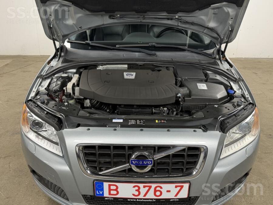 Grey Volvo V70 2012 in Jurmala, with an engine capacity of 2.00 L and mileage of 352 thousand km for 6995 €, photo 6 on AUTOMOTO.COM.LV